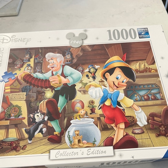 Disney | Games | Disney Red And Blue Puzzle 00 Pieces | Poshmark
